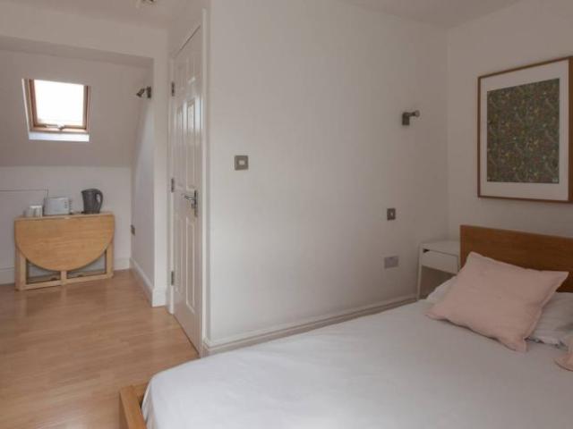 For Rent 6 Bedroom Shared Living/roommate London London DS101822575