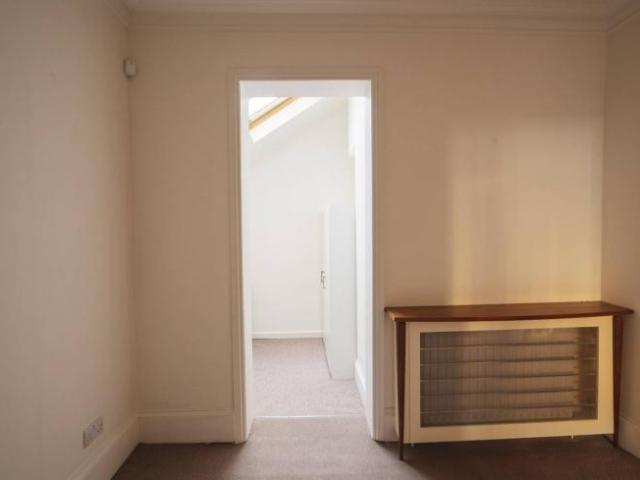 For Rent 6 Bedroom Shared Living/roommate London London DS101834041