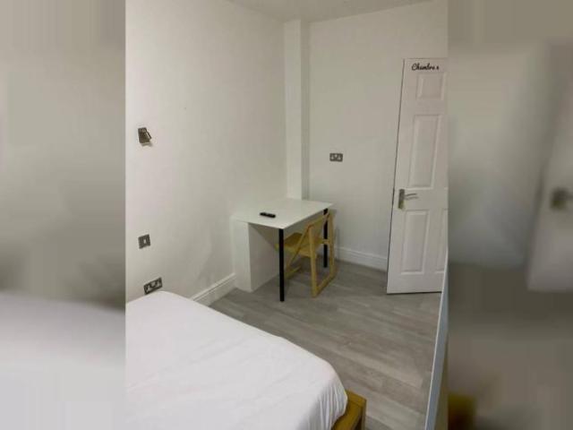 For Rent 6 Bedroom Shared Living/roommate London London DS101843622