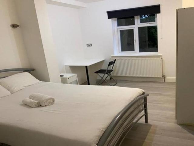 For Rent 6 Bedroom Shared Living/roommate London London DS101855773