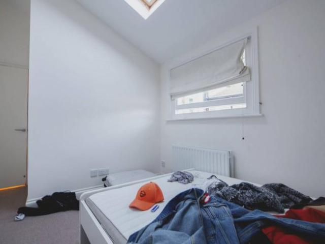 For Rent 6 Bedroom Shared Living/roommate London London DS102797038