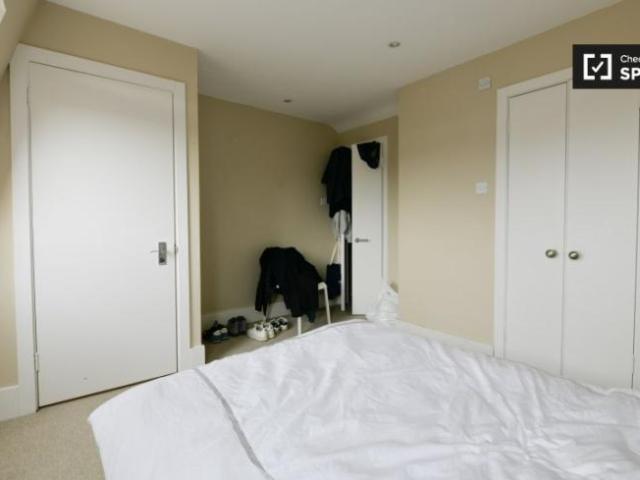 For Rent 6 Bedroom Shared Living/roommate London London DS102797072