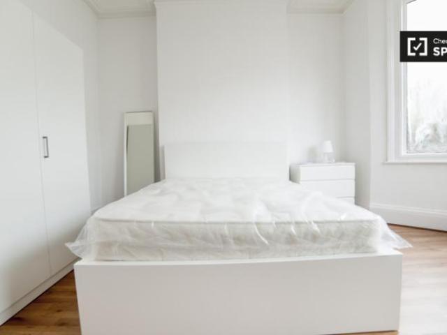 For Rent 6 Bedroom Shared Living/roommate London London DS102147202