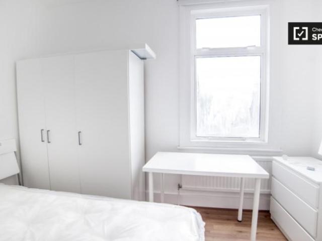 For Rent 6 Bedroom Shared Living/roommate London London DS103094310