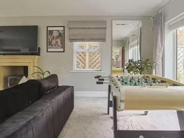 For Rent! 6 BR Hatchet Lane