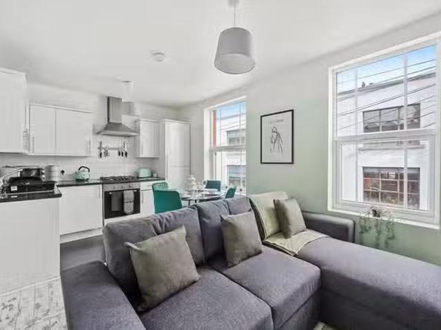 Cozy 6 BR Jamaica Street