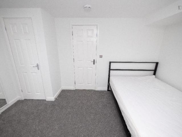 For Rent 7 Bedroom Shared Living/roommate Birmingham Birmingham DS90563803