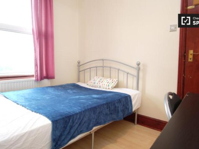 For Rent 7 Bedroom Shared Living/roommate London London DLS101837466