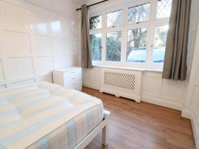 For Rent 7 Bedroom Shared Living/roommate London London DLS90559414