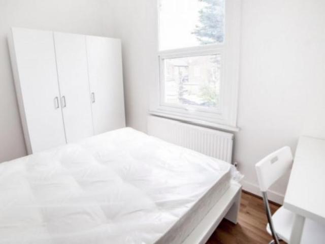 For Rent 7 Bedroom Shared Living/roommate London London DLS90559436