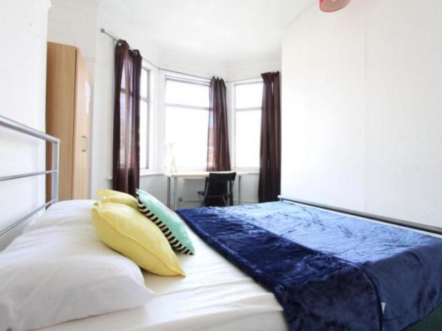 For Rent 7 Bedroom Shared Living/roommate London London DLS90559437