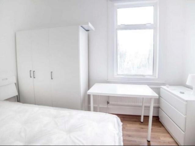 For Rent 7 Bedroom Shared Living/roommate London London DLS90559457