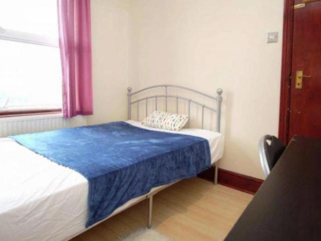 For Rent 7 Bedroom Shared Living/roommate London London DLS90559574