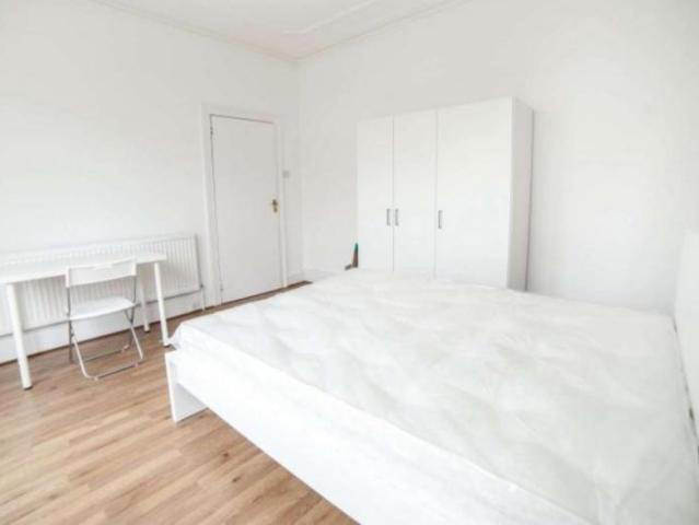 For Rent 7 Bedroom Shared Living/roommate London London DLS90559699