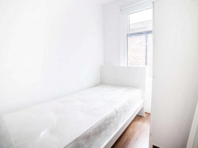 For Rent 7 Bedroom Shared Living/roommate London London DLS90559386