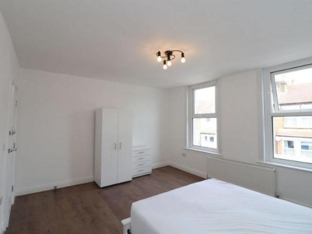 For Rent 7 Bedroom Shared Living/roommate London London DLS90560406