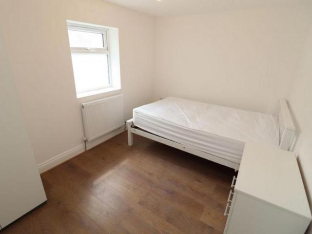 For Rent 7 Bedroom Shared Living/roommate London London DLS90560433