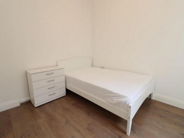 For Rent 7 Bedroom Shared Living/roommate London London DLS90560434