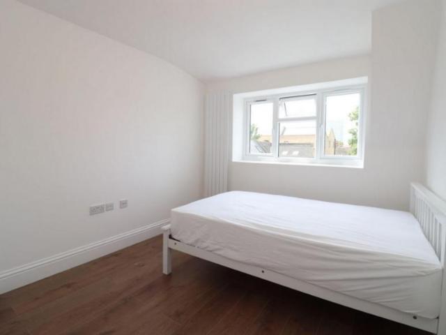 For Rent 7 Bedroom Shared Living/roommate London London DLS90560436