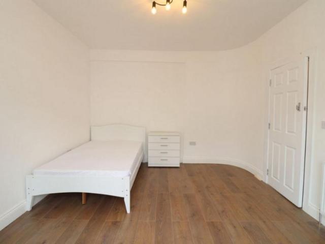 For Rent 7 Bedroom Shared Living/roommate London London DLS90560437