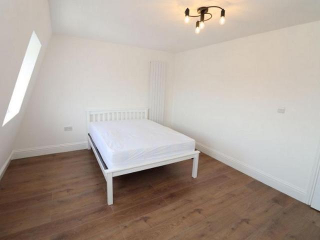 For Rent 7 Bedroom Shared Living/roommate London London DLS90560444