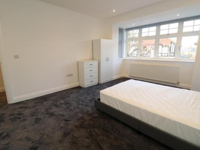 For Rent 7 Bedroom Shared Living/roommate London London DLS90561944