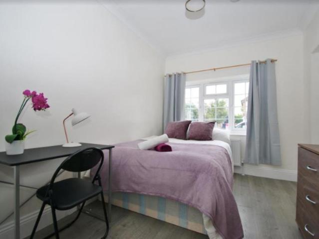 For Rent 7 Bedroom Shared Living/roommate London London DLS90562625