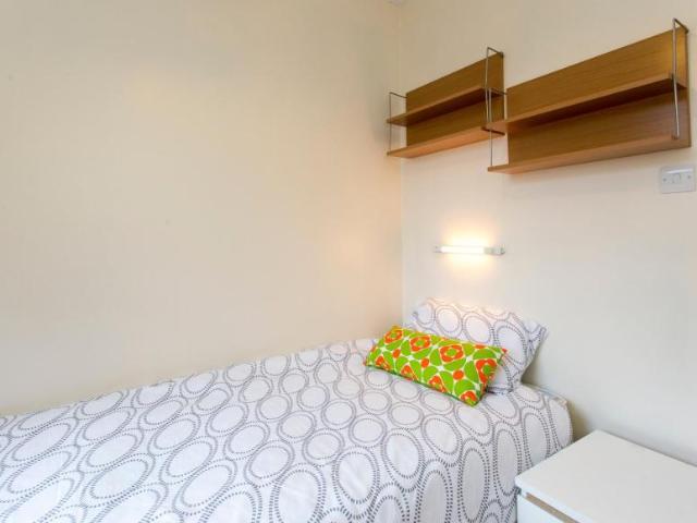 For Rent 7 Bedroom Shared Living/roommate London London DLS90562669