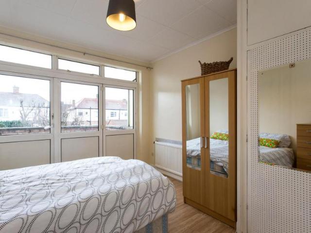 For Rent 7 Bedroom Shared Living/roommate London London DLS90562697