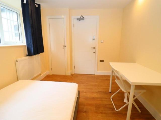 For Rent 7 Bedroom Shared Living/roommate London London DLS90563747
