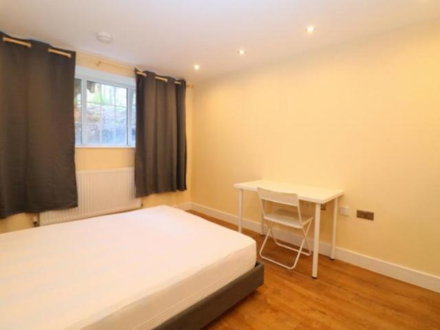For Rent 7 Bedroom Shared Living/roommate London London DLS90563754