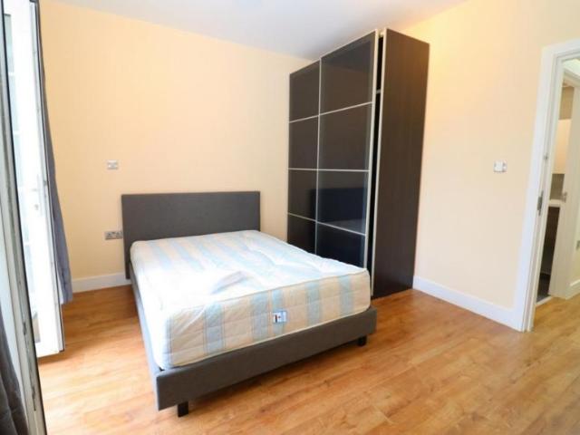 For Rent 7 Bedroom Shared Living/roommate London London DLS90563757