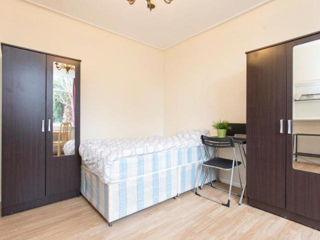 For Rent 7 Bedroom Shared Living/roommate London London DLS90563005