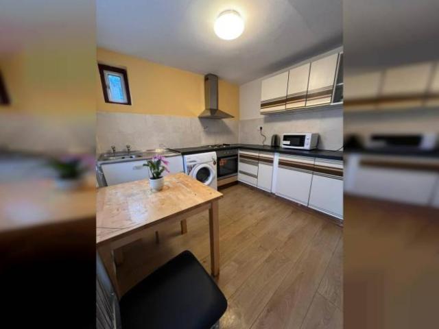 For Rent 7 Bedroom Shared Living/roommate London London DLS95877883