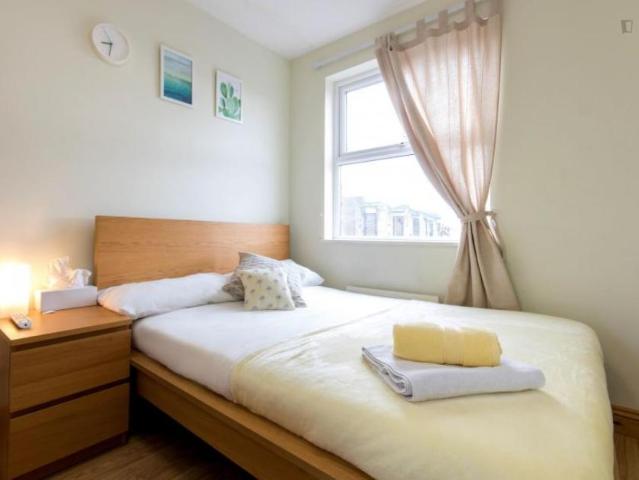 For Rent 7 Bedroom Shared Living/roommate London London DS90559813
