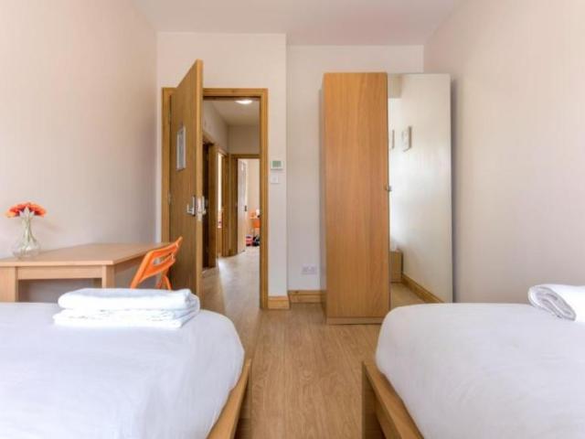 For Rent 7 Bedroom Shared Living/roommate London London DS90560055
