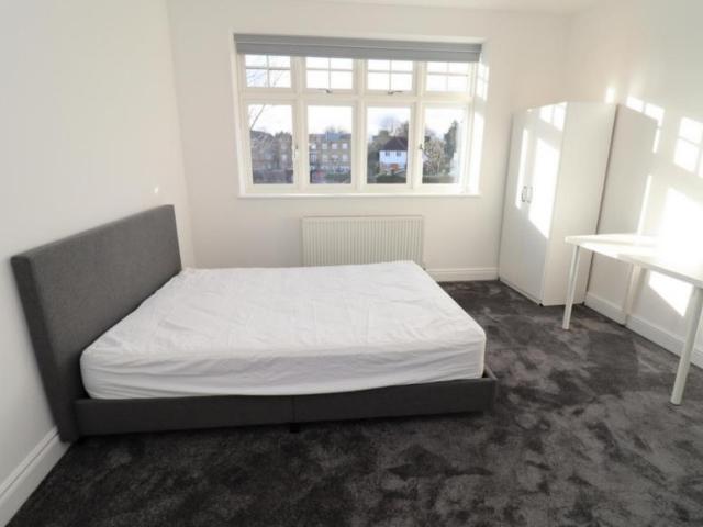 For Rent 7 Bedroom Shared Living/roommate London London DS90561945