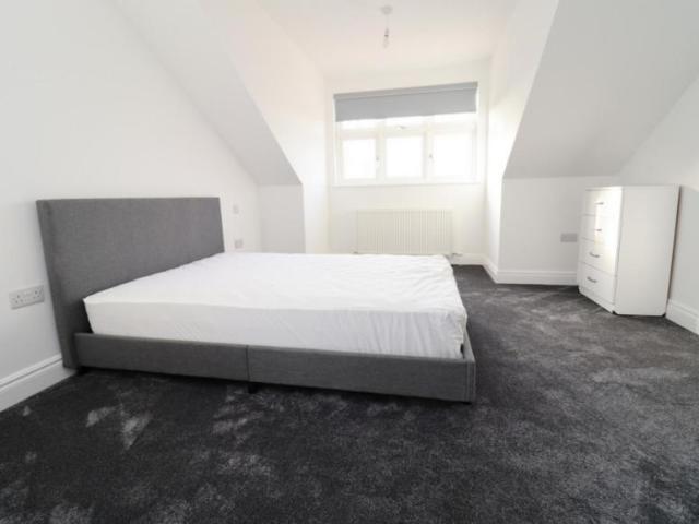 For Rent 7 Bedroom Shared Living/roommate London London DS90561946