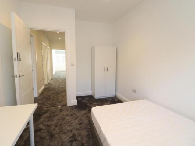 For Rent 7 Bedroom Shared Living/roommate London London DS90561910