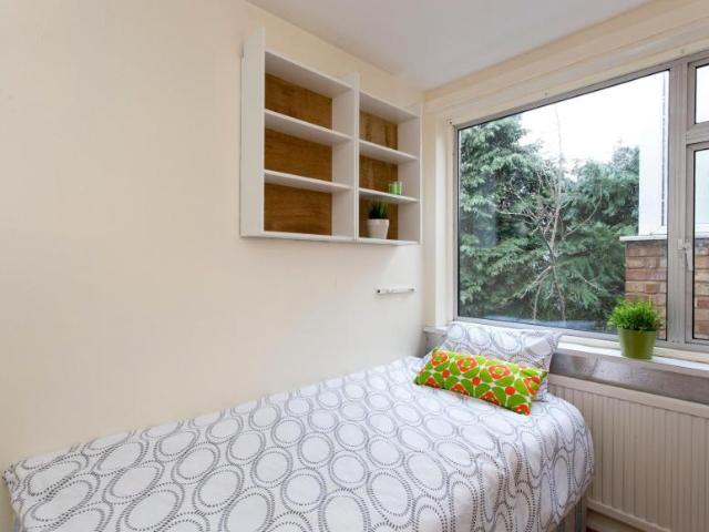 For Rent 7 Bedroom Shared Living/roommate London London DS90562081