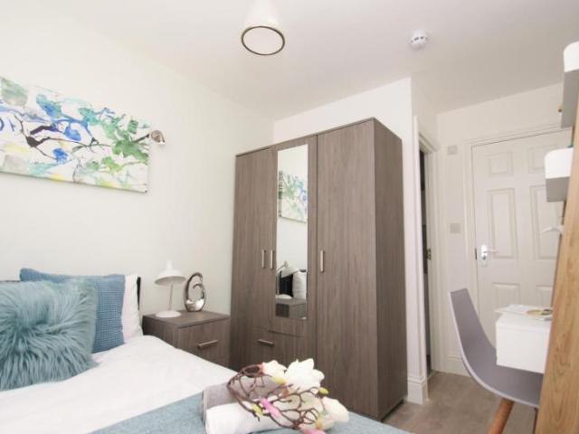 For Rent 7 Bedroom Shared Living/roommate London London DS90562158