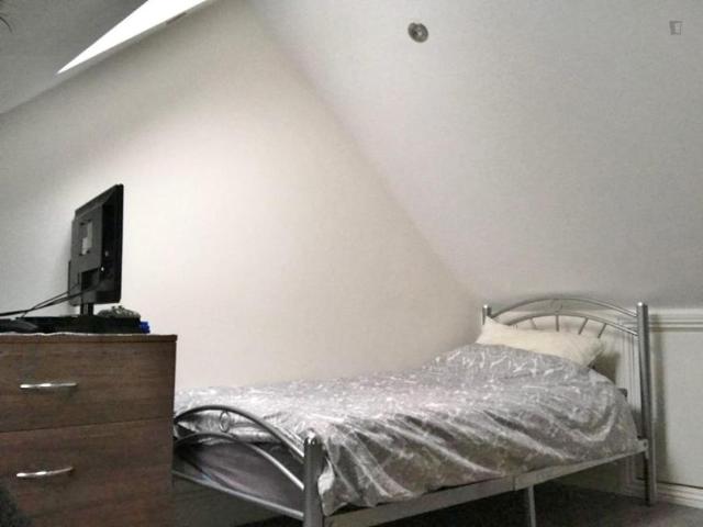 For Rent 7 Bedroom Shared Living/roommate London London DS90562112