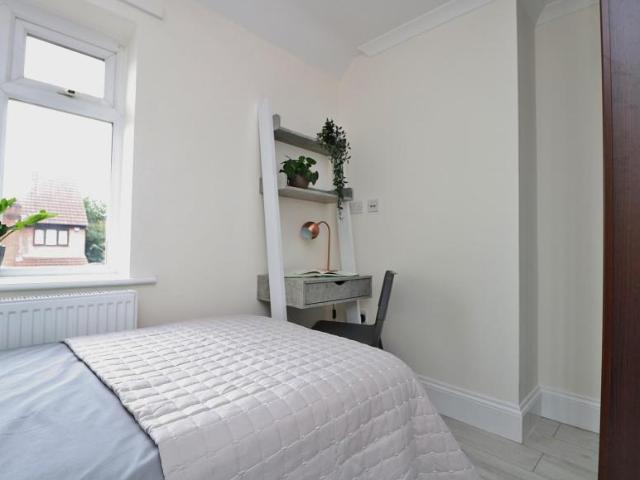 For Rent 7 Bedroom Shared Living/roommate London London DS90562131