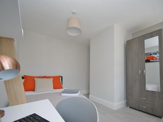 For Rent 7 Bedroom Shared Living/roommate London London DS90562254
