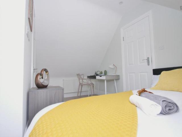 For Rent 7 Bedroom Shared Living/roommate London London DS90562218
