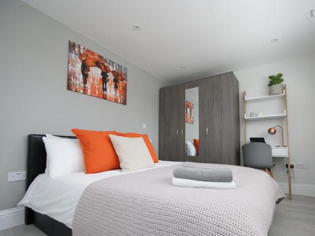 For Rent 7 Bedroom Shared Living/roommate London London DS90562348