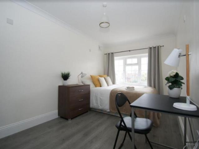 For Rent 7 Bedroom Shared Living/roommate London London DS90562357