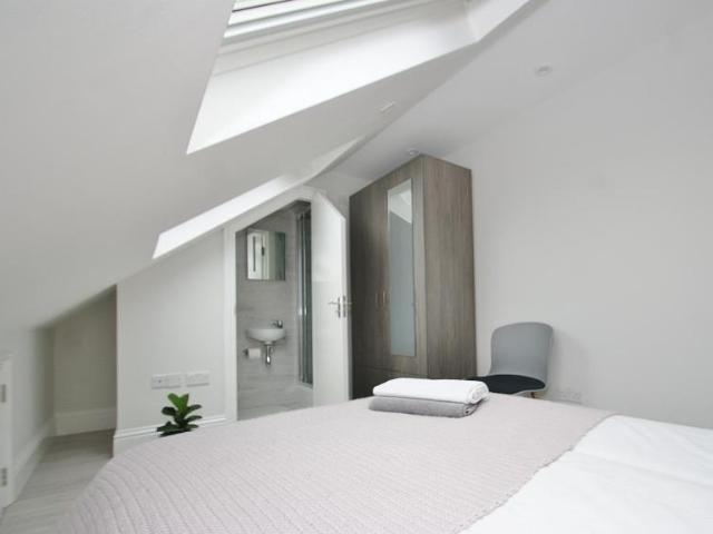 For Rent 7 Bedroom Shared Living/roommate London London DS90562306