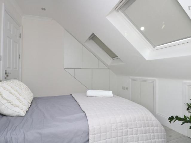 For Rent 7 Bedroom Shared Living/roommate London London DS90562334