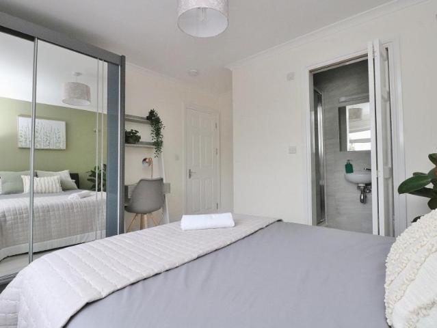 For Rent 7 Bedroom Shared Living/roommate London London DS90562453